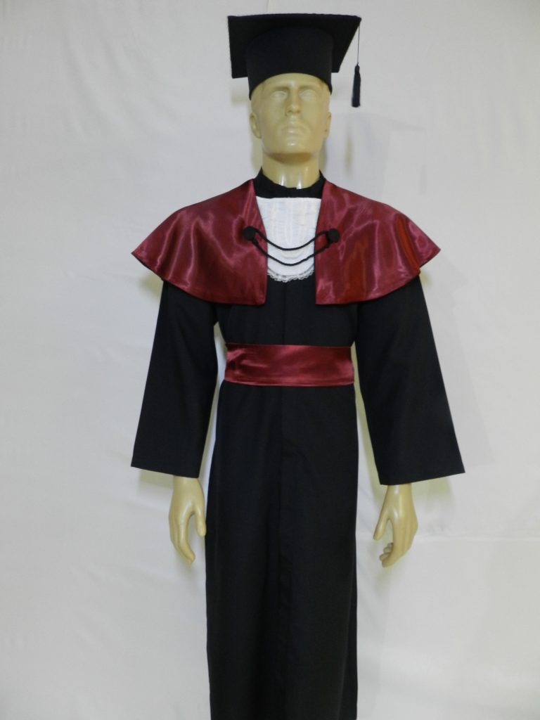 Beca de Formatura Tradicional em tecido micro-fibra preto com faixa e ...
