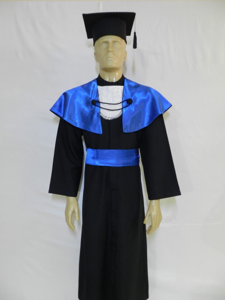 Beca de Formatura Tradicional em tecido micro-fibra preto com faixa e ...